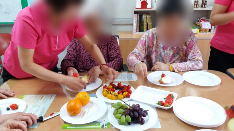 대구 동화사 자비원 요양원 노인 미술치료 푸드아트테라피 프로그램 강사 성옥심리검사연구소장 윤규원 교수 네이버 블로그
