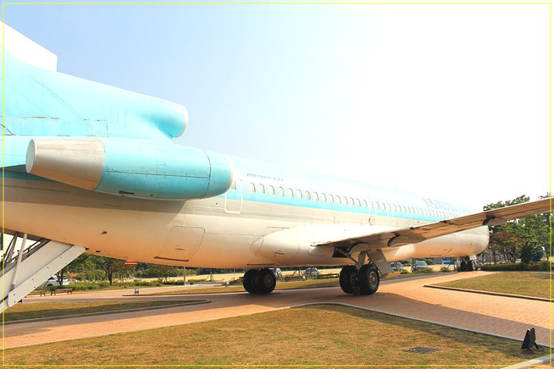 인하공전에 전시중인 비행기 - 대한항공 727-200, HL7350 : 네이버 블로그