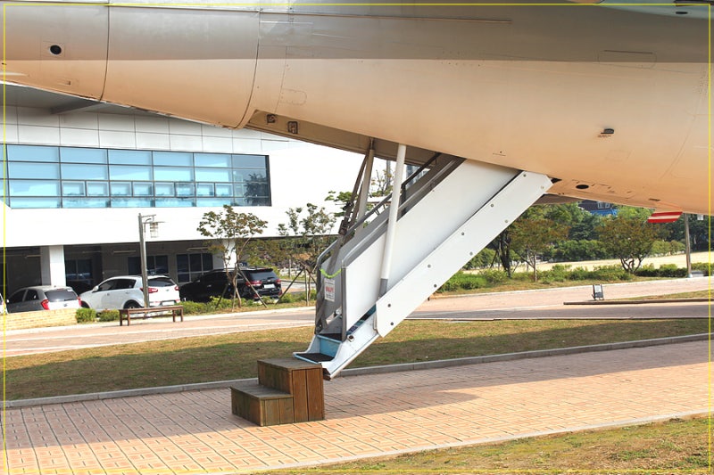 인하공전에 전시중인 비행기 - 대한항공 727-200, HL7350 : 네이버 블로그
