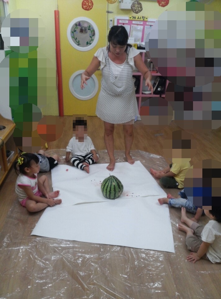 엄마표 오감놀이 커다란 수박놀이 ♪ 재능기부 In 리틀비젼 어린이집 네이버 블로그