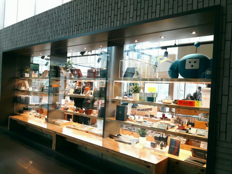 'MBC Brand Store': 상암동 MBC 기프트샵, 브랜드 스토어, 무한도전 컵, 상암동 구경할만한 곳, 엠비씨 [별3개 ...