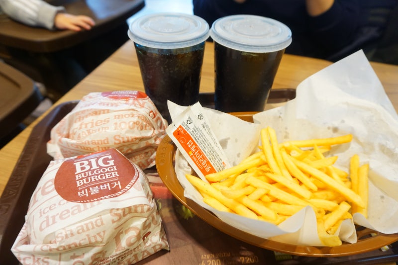 롯데리아 12월행사 연말이라 혜택빵빵하네요 : 네이버 블로그