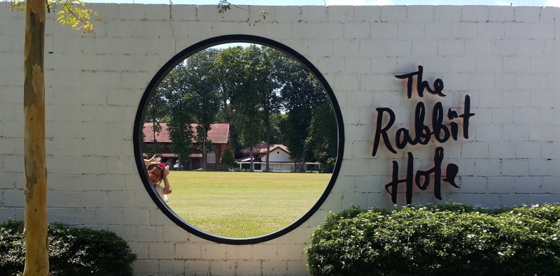 Dempsey Hill-가족의 기억 속에 'Summer'가 흐르는 곳, The White Rabbit : 네이버 블로그