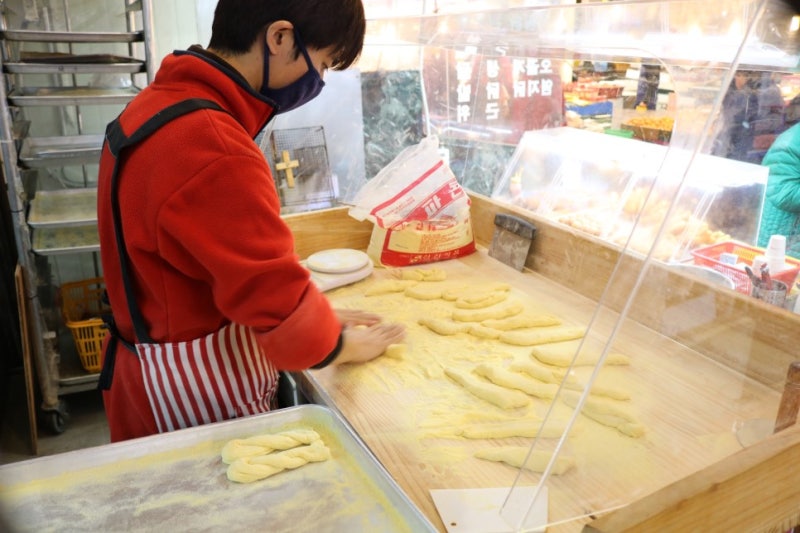 전통시장 맛집을 찾아서 고양 원당시장 꽈배기·도너츠 전문점 스마일 찹쌀 꽈배기 네이버 블로그