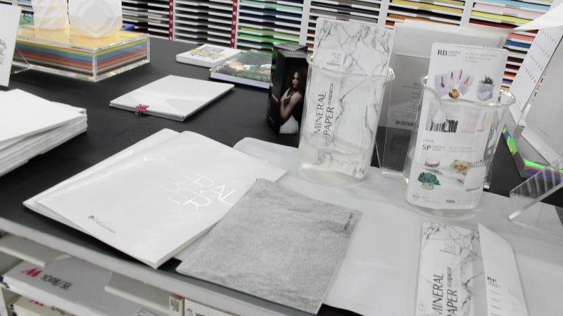 을지로 4가역 근처에 위치한 수입종이 위주로 판매하는 두성종이 인더페이퍼 (Doosung in the paper) 인쇄 까지 ...