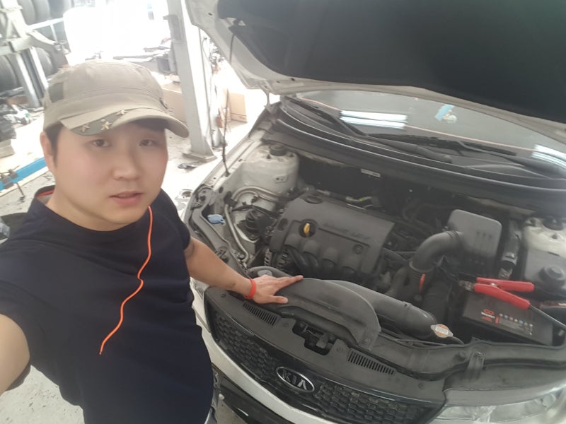 Kia자동차 포르테 차량 몇일전 단독사고로 주행중 자꾸만 차가 한쪽으로 쏠리는 듯한 증상으로 방문을 해 주셨고요타이어샾에서