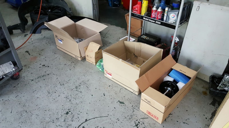 Kia자동차 포르테 차량 몇일전 단독사고로 주행중 자꾸만 차가 한쪽으로 쏠리는 듯한 증상으로 방문을 해 주셨고요타이어샾에서