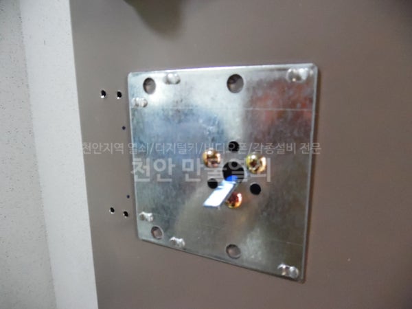 욕실 수도꼭지 수전 해바라기 샤워기 설치와 속도조절가능한 도어클로저 특수보조키은 세이프콤보를 천안 차암동 이편한세상 아파트에