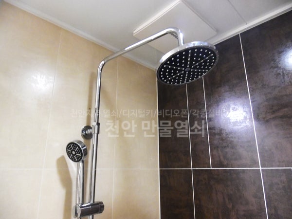 욕실 수도꼭지 수전 해바라기 샤워기 설치와 속도조절가능한 도어클로저 특수보조키은 세이프콤보를 천안 차암동 이편한세상 아파트에