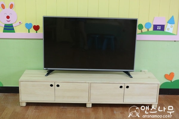 앤스나무석양초병설유치원교실환경구성잠자는방꾸미기편백나무교실편백패널작업유치원벽면나무장식현관환경꾸미기현관신발장수납장