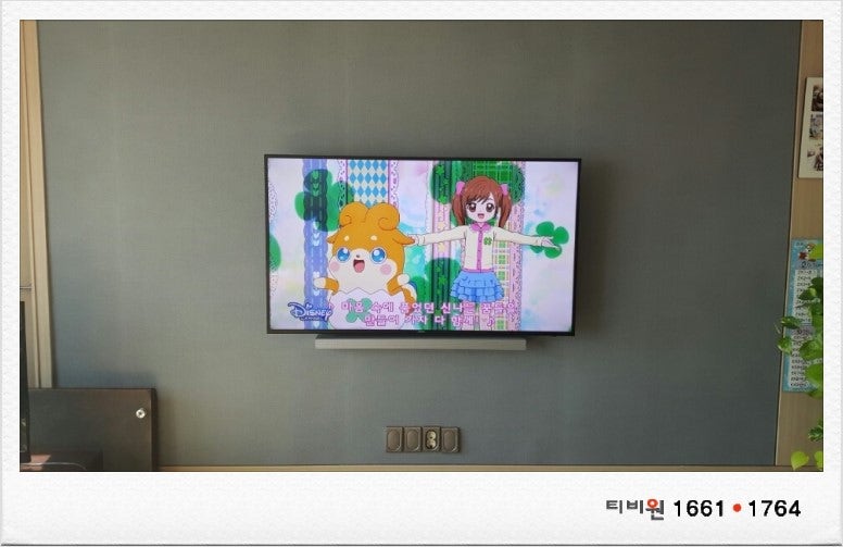 용인벽걸이티비설치와 선정리 거실장을 치우고 삼성65인치벽걸이tv설치사운드바설치셋탑박스티비뒤로 매립하고 깔끔하게 정리했네요