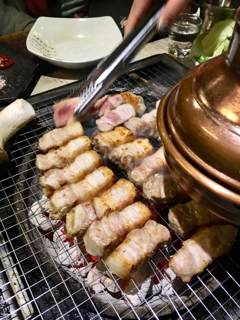 명동 맛집 수요미식회 삼겹살 맛집 육통령” 명동본점 W스페인 친구들 네이버 블로그