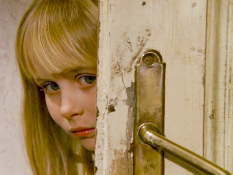 초현실주의 애니메이션의 대가 얀 슈반크마예르의, 앨리스 (Alice - Neco z Alenky, 1988) 캡쳐 : 네이버 블로그