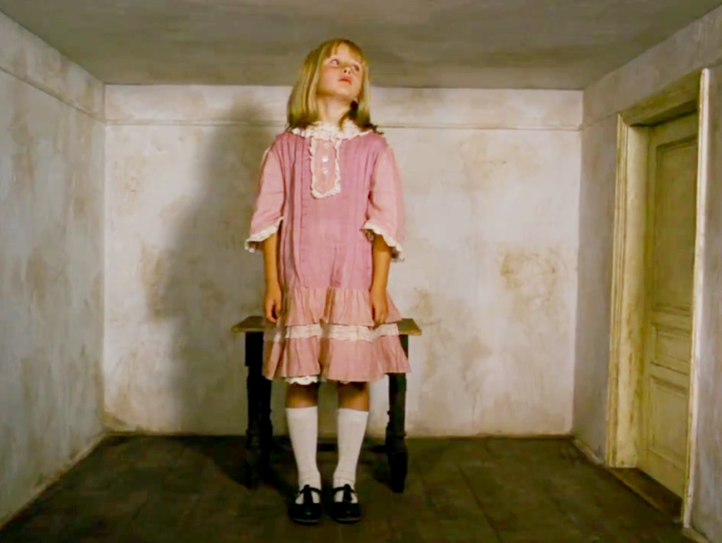 초현실주의 애니메이션의 대가 얀 슈반크마예르의, 앨리스 (Alice - Neco z Alenky, 1988) 캡쳐 : 네이버 블로그