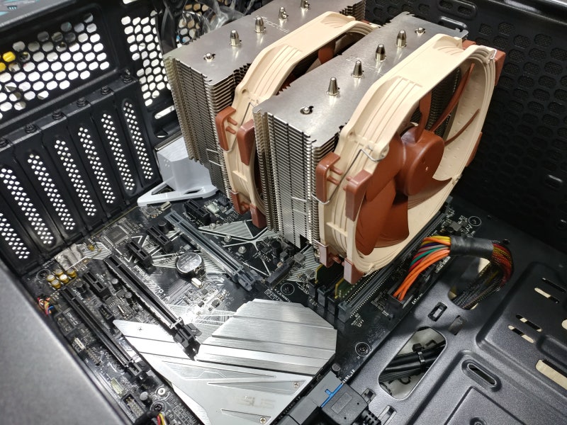 [바른피씨공방] 커피레이크 8700K + 이엠텍 GTX1080 슈젯 + 녹투아 NH-D15 / 3RSYS L900 조립기 : 네이버 블로그