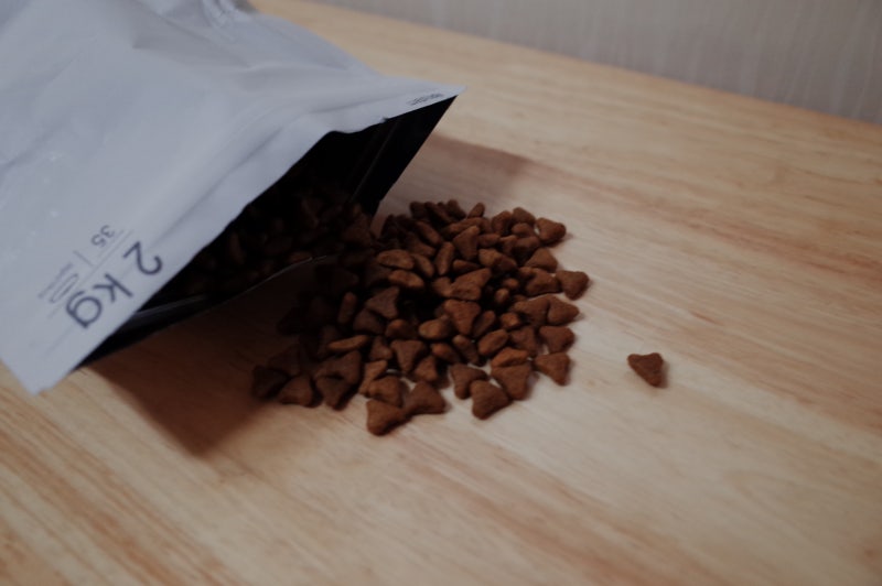로얄캐닌 혼합급여 고양이사료 인도어 건식 울트라라이트 케어 습식 파우치 네이버 블로그