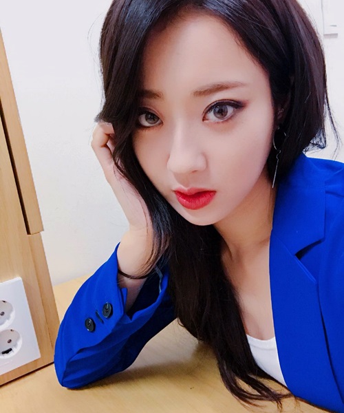 1990 / Gyeong-ree / 倞利 / 경리 / 나인뮤지스 / Singer