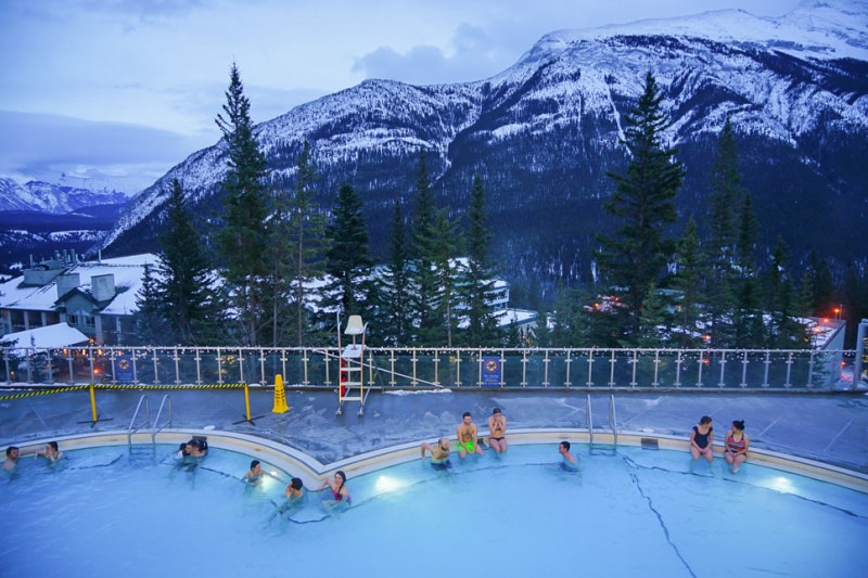 캐나다 알버타 여행 밴프 어퍼 핫스프링스banff Upper Hot Springs 130년 전통의 노천온천 네이버 블로그