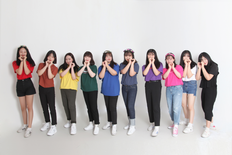 수상한사진관 부평점 인천사진관 부평사진관 이미지사진 우정사진 단체사진 친구들과 단체복 입고 특별하고