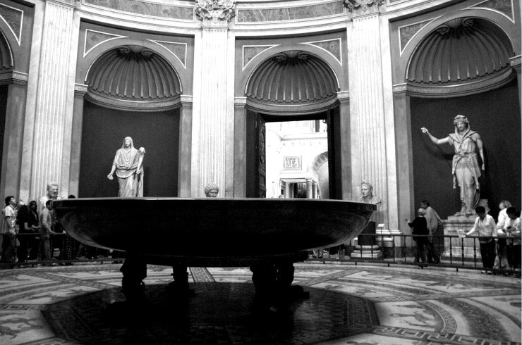 희생제를 지내는 최초의 로마 황제의 신, 아우구스투스 게니우스(Genius of Augustus sacrificing), 원형의 ...