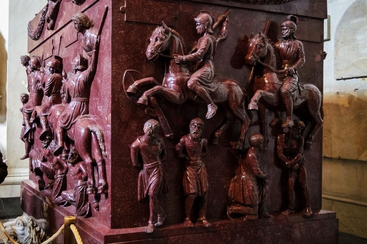 성 헬레나의 황후 반암석관, 그리스 십자가의 방(Sala a Croce Greca), 피오-클라멘타인 박물관(Pio ...