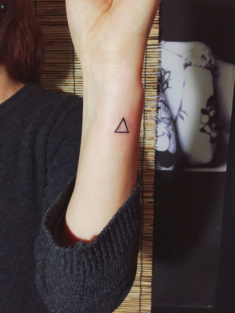 여자 손목 미니타투 잘하는 곳 KBC TATTOO. 귀여운 삼각형 : 네이버 블로그