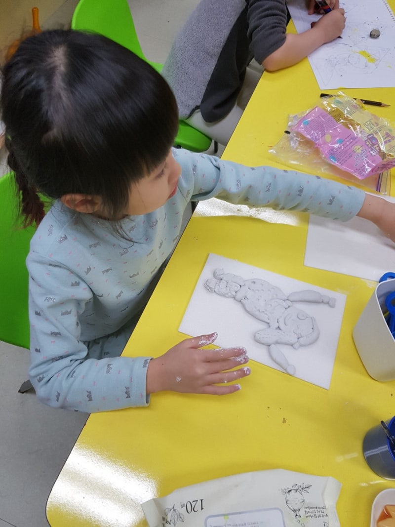구래동미술학원 마산동미술학원 소조부조작 7세 이서희의 동생돌잔치에 간 내모습 네이버 블로그