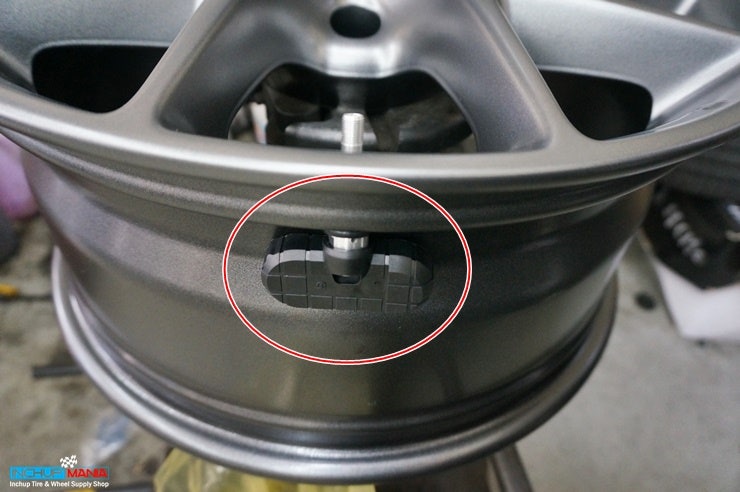 코란도c 차량 Bbs Sr 히말라야그레이 18인치 23555r18 한국타 휠타이어 장착 포스팅 네이버 블로그