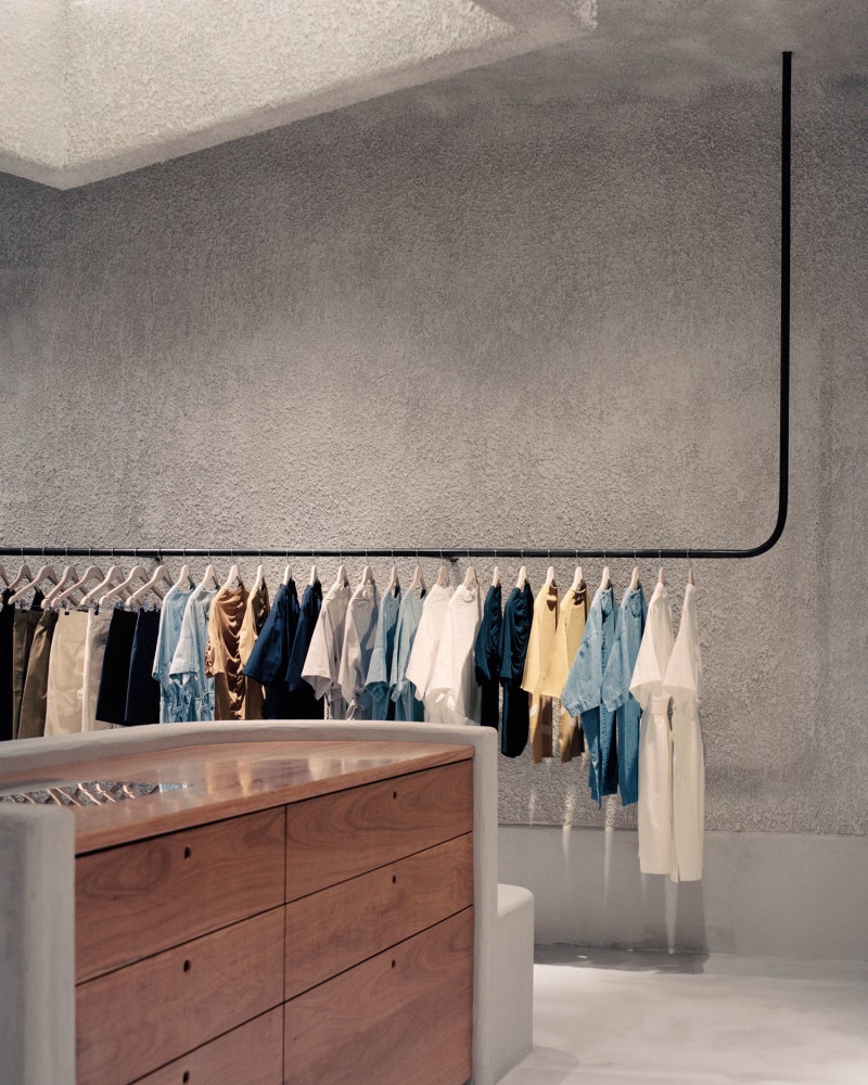 [상업공간]깔끔한 회색의 KLOKE 매장_Kloke’s Brutalist-Inspired Melbourne CBD Store ...