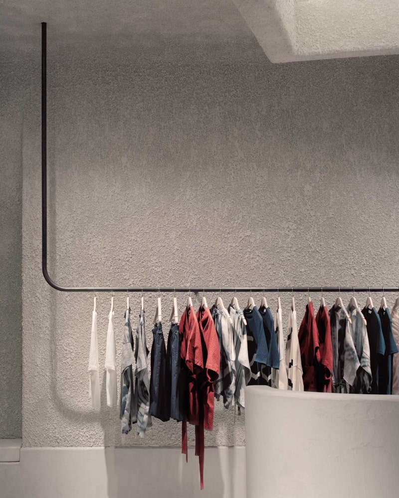 [상업공간]깔끔한 회색의 KLOKE 매장_Kloke’s Brutalist-Inspired Melbourne CBD Store ...