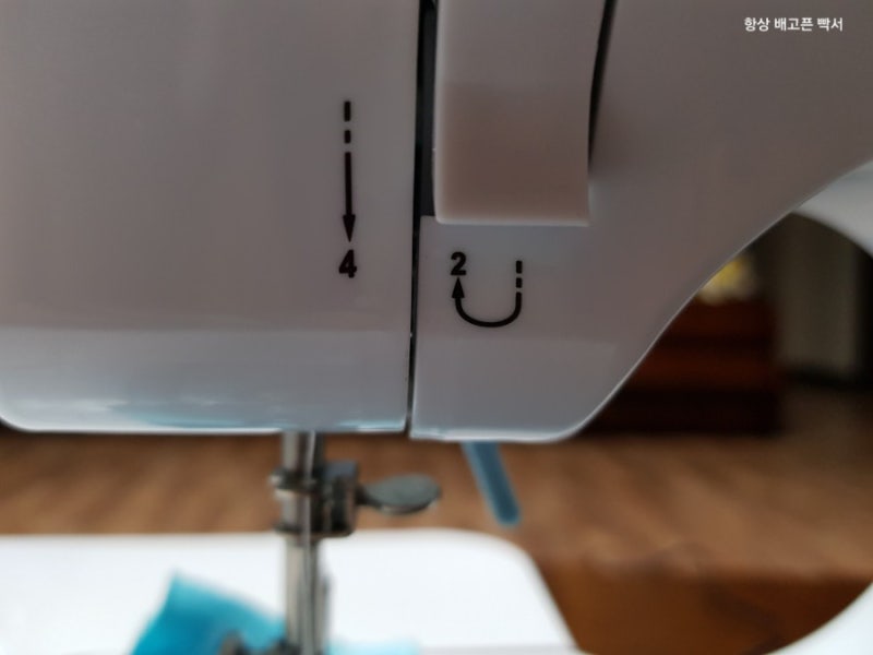 혼스(HONS) 미니 멀티 재봉틀(HSSM-1201) 한땀한땀프로 사용후기 (윗실끼우기, 아랫실끼우기, 셀프 바지밑단수선) : 네이버 블로그