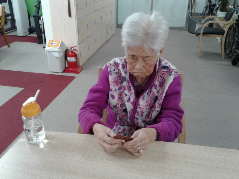 〔세종노인주간보호센터〕 밤나무만들기색종이접기 인지활동 〔시니어데이케어센터주은 세종센터 〕 네이버 블로그