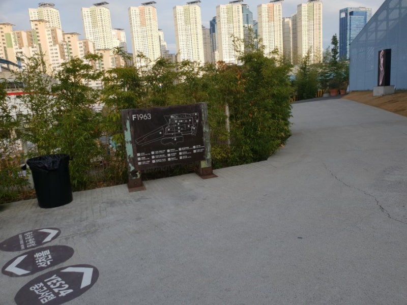 YES24 중고서점에 책팔기 - 부산 F1963 수영점 바이백 후기 + 쥬드프라이데이 '진눈깨비소년'일러스트전 : 네이버 블로그