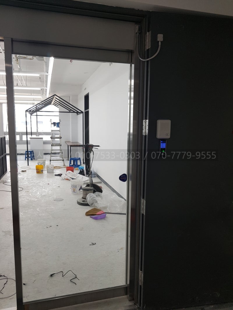자동문 출입통제 장치 시공 휴젠 Hu 1000f 지문인식 장치와 코맥스 인터폰 설치 네이버 블로그