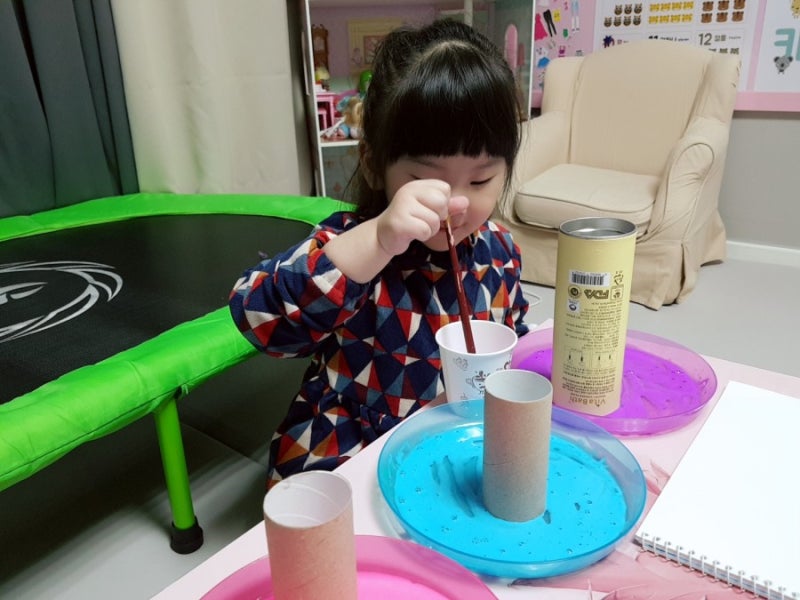 51개월 엄마표 미술놀이 휴지심 재활용 물감놀이 네이버 블로그
