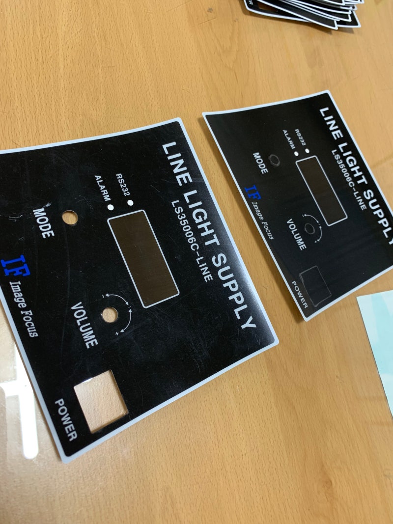 기계명판스티커 Pc렉산 Pc스티커 Pc기계스티커 Pc명판 톰슨도무송가공 렉산인쇄 Pc실크인쇄 렉산실크인쇄