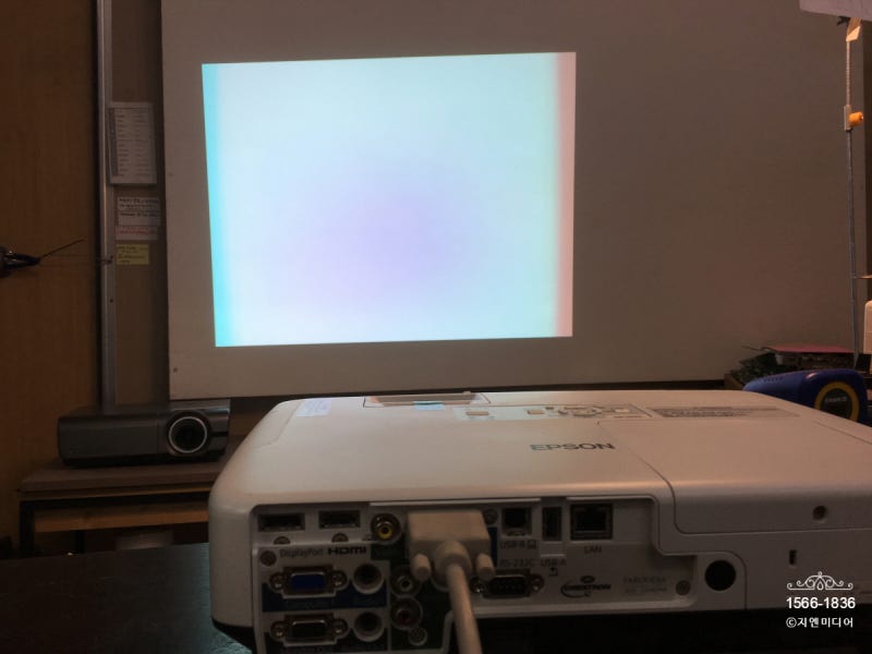 [엡손,EB-1930]램프교체 및 광학엔진수리사례입니다. ELPLP74,EPSON,LAMP.프로젝터수리,화면불량,좌우색상이상 : 네이버 블로그