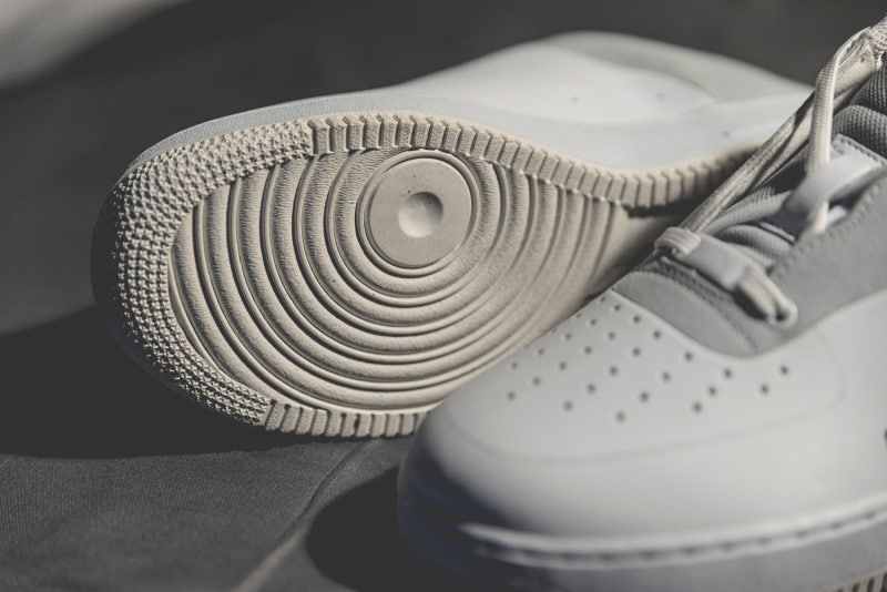 미니멀한 감각으로 재해석한 에어 포스 1. 어콜드월(A-COLD-WALL) 에어 포스 1. ACW NIKE AIR FORCE 1 ...