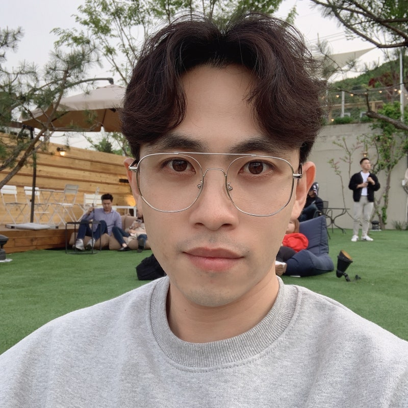 남자 크로스백 추천그레이 맨투맨밴딩 반바지 코디문레이서 유뱅의 데일리룩 블로그 네이버 블로그