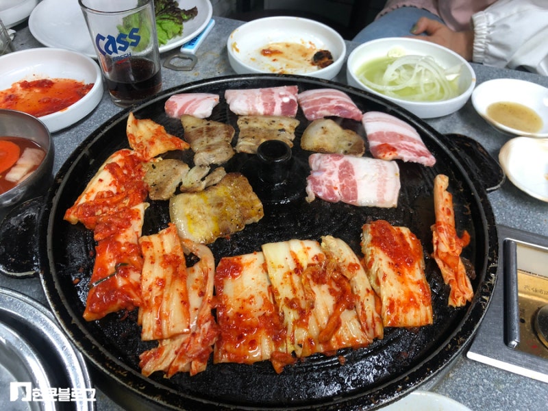 서울시청노포 - 청송옥 / 솥뚜껑 냉동삼겹살과 장터국밥의 환상 콜라보 : 네이버 블로그