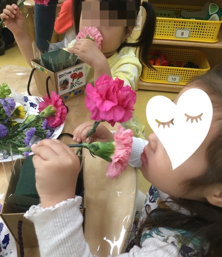 위례유치원 귀요미들과 함께 한 어버이날 카네이션 꽃꽂이 원예체험수업 키즈플라워 네이버 블로그