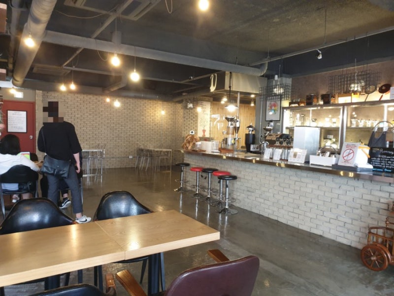 모란역 카페 모란 어썸브루 카페 밀크티 아인슈페너 공부하기 좋은 카페 추천 네이버 블로그