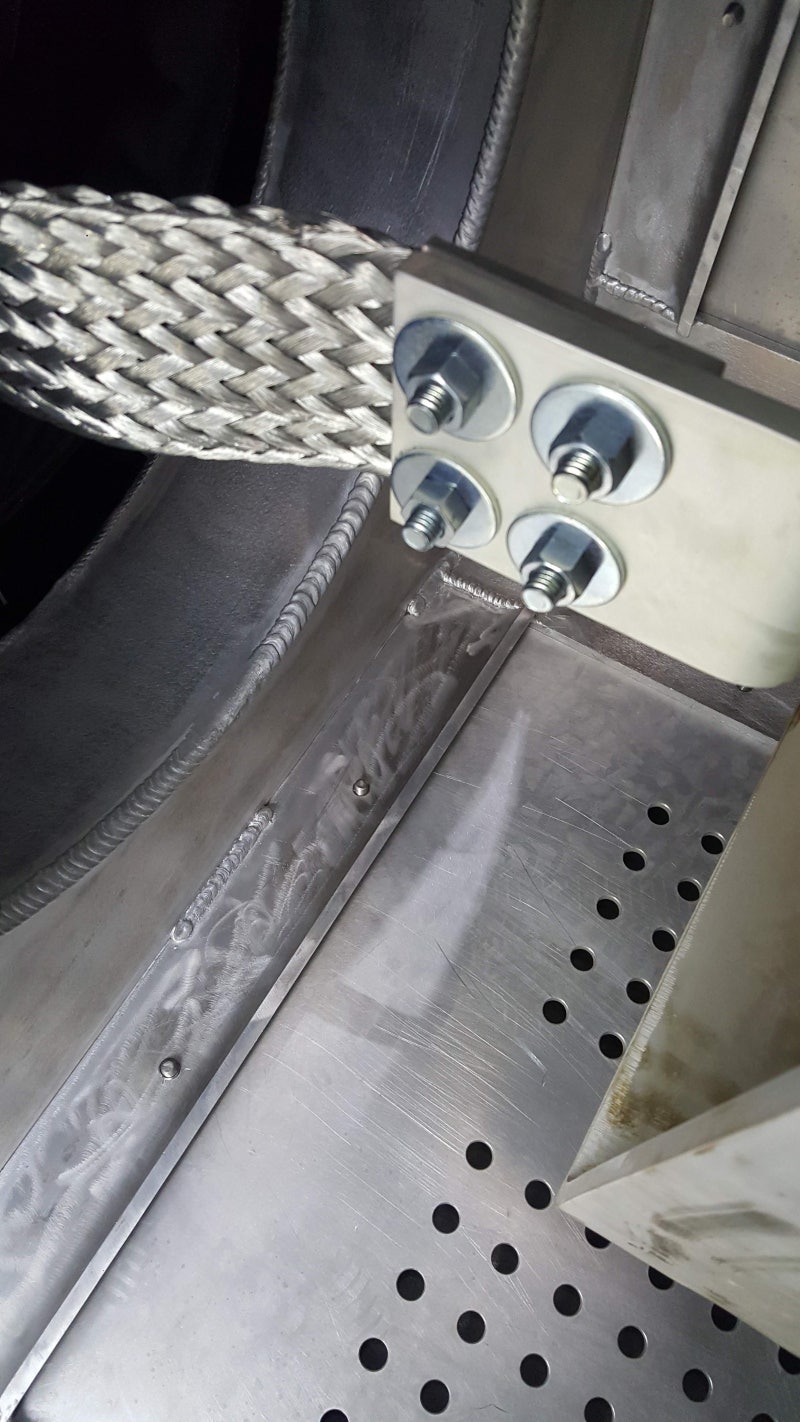 Neutral ground cubicle(GNG, NGR)과 발전기 neutral bushing terminal 연결확인 ...