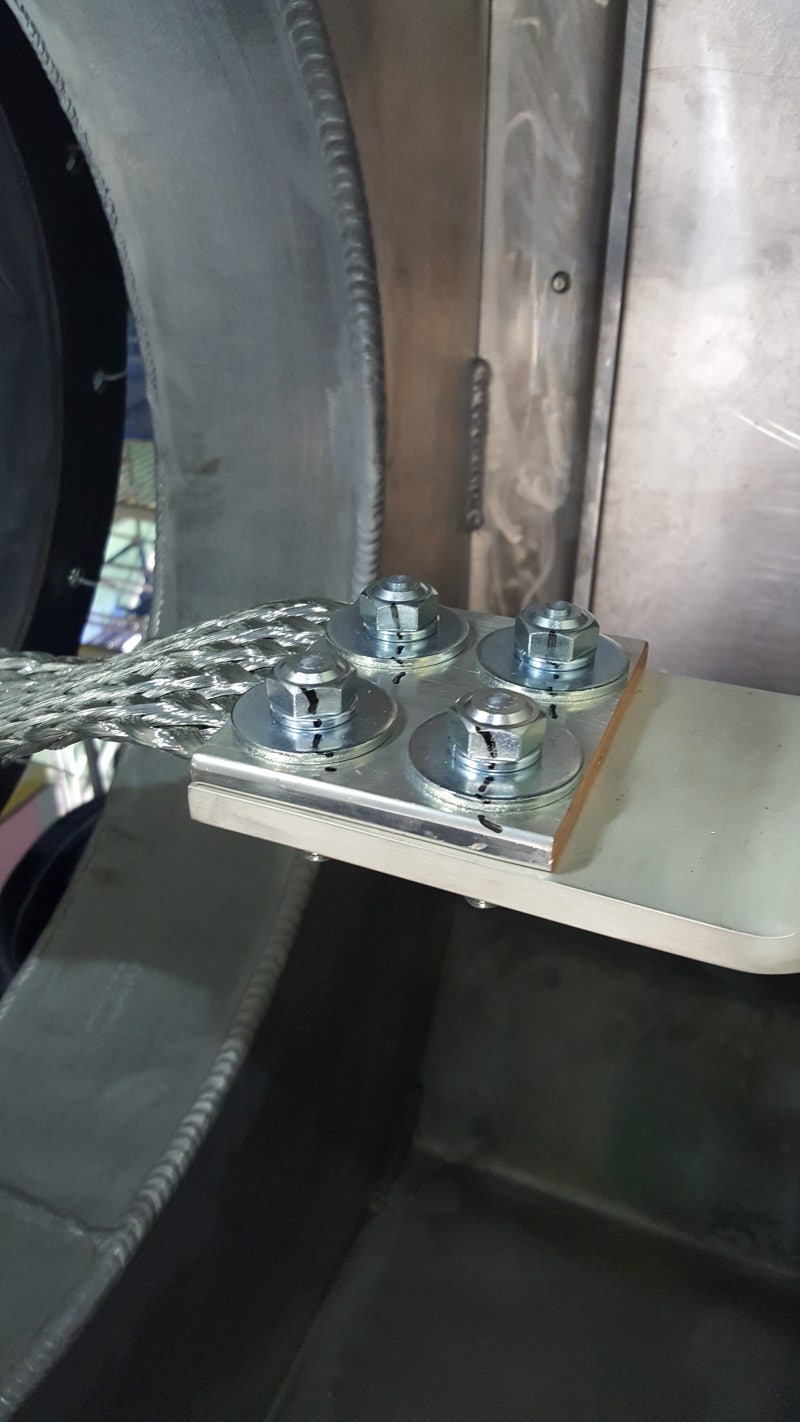 Neutral ground cubicle(GNG, NGR)과 발전기 neutral bushing terminal 연결확인 ...