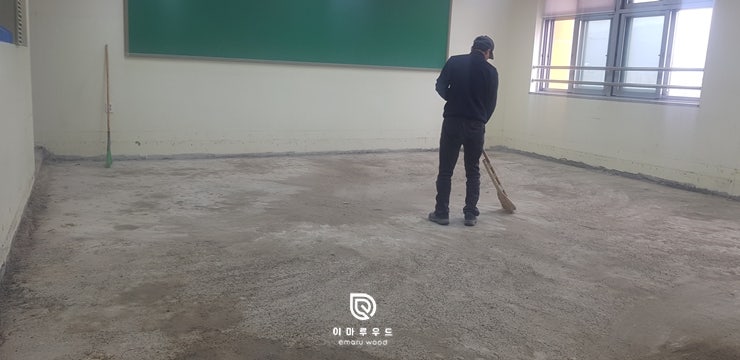 학교교실마루 교실 바닥 마루 시공 철재마루틀 오크후로링 네이버 블로그