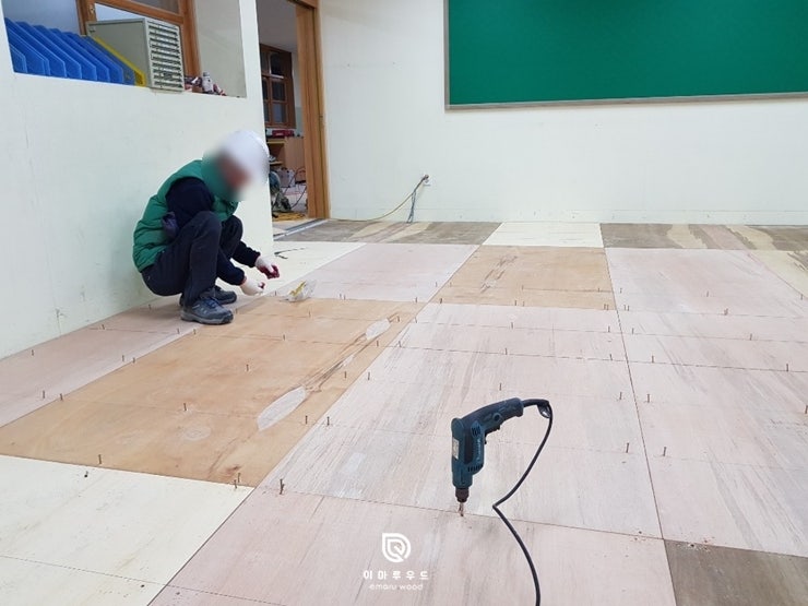 학교교실마루 교실 바닥 마루 시공 철재마루틀 오크후로링 네이버 블로그