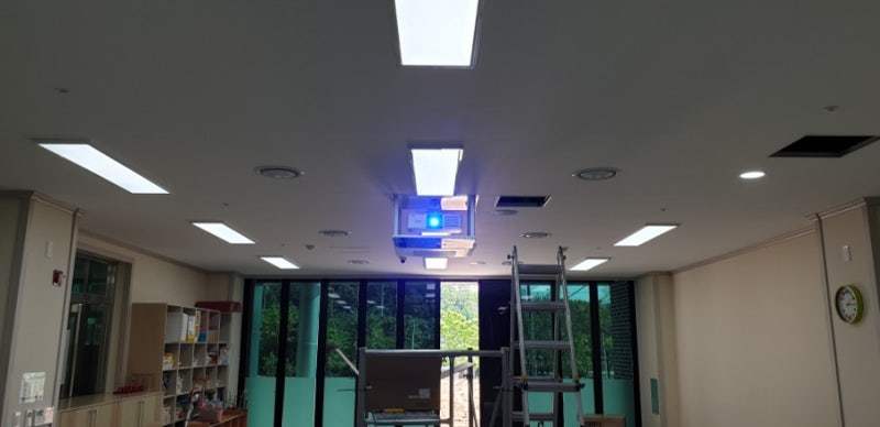 광주 전남 노인주간보호센터 영상 And 음향 시공 엡손 빔프로젝터 Eb L610u 엘리베이션 전동스크린전동태극기전동