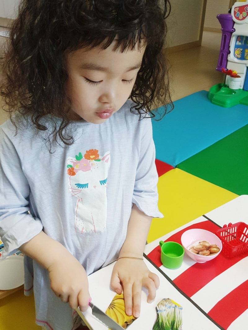 엄마표놀이 굴러다니는 마트전단지로 4살아이와 마트놀이하기소근육발달역활놀이 네이버 블로그