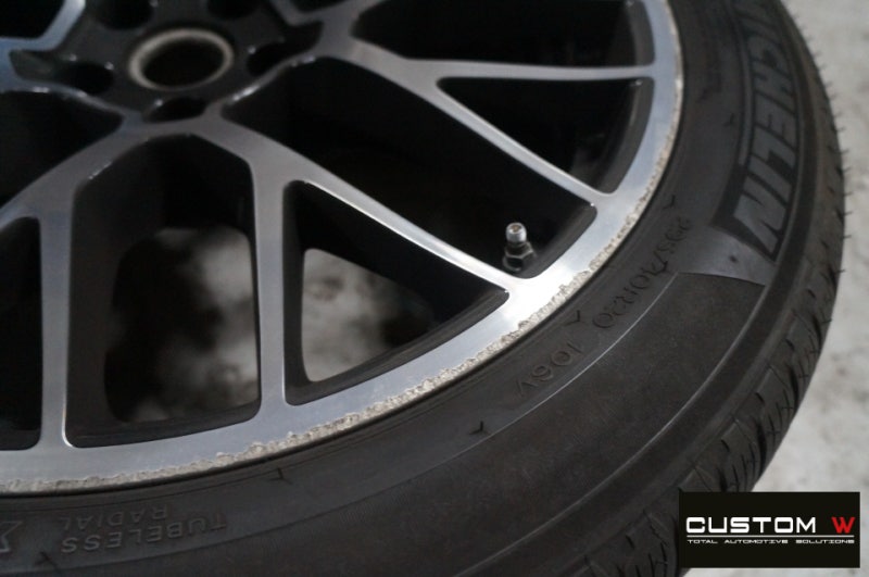 포르쉐 마칸 S 20인치 Rs 스파이더 휠 상처 수리 후 무광 블랙 맷블랙 Jet Black 그리고 레드 캘리퍼 도색