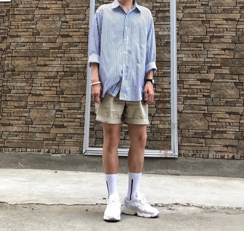 데일리룩192 남자 스트라이프 셔츠 코디 베이지 바지 코디 아디다스 영원 트리플화이트 코디 네이버 블로그